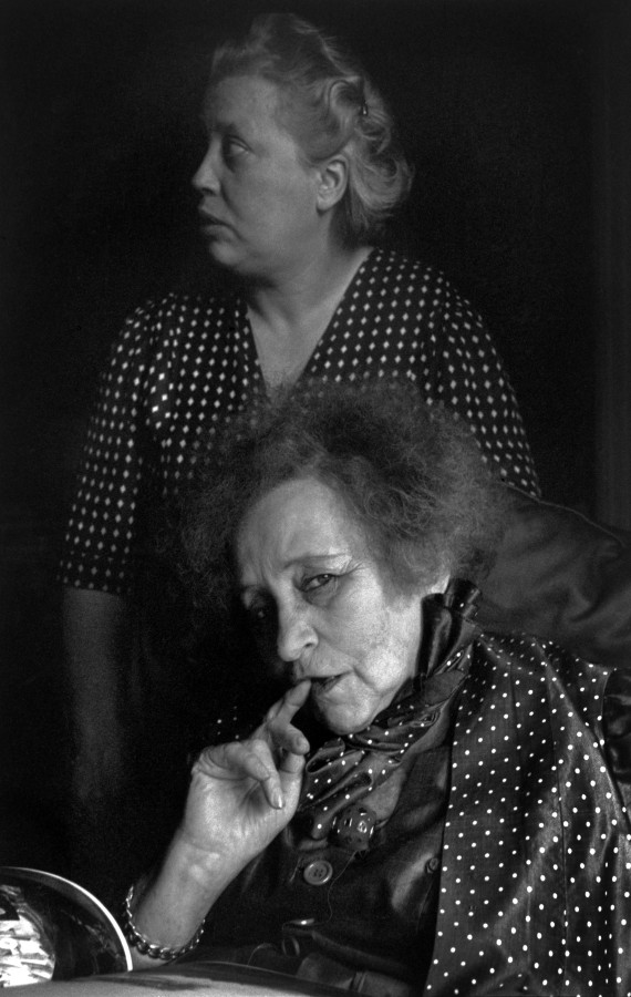 1952 Colette with her companion Pauline, Paris hcb | Oscar en Fotos