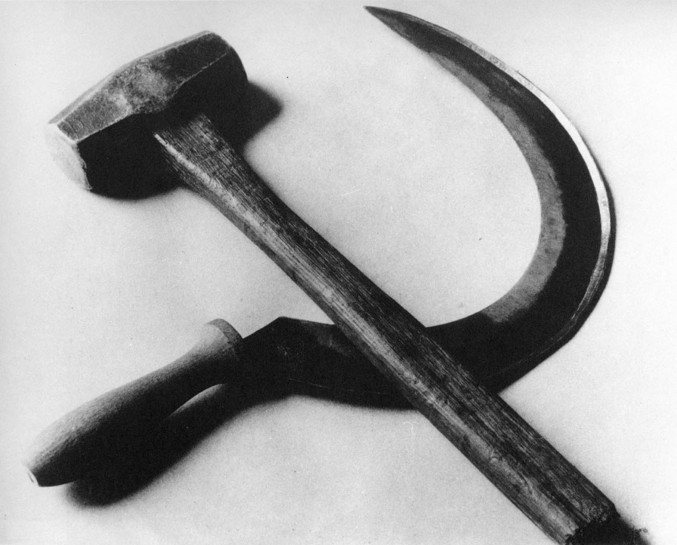 014_Tina Modotti, Falce e martello, 1927 | Oscar en Fotos