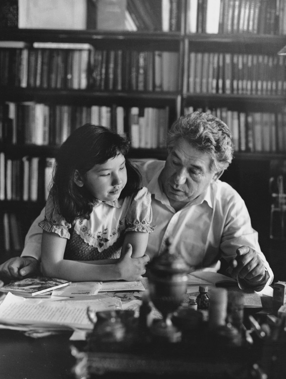 Dmitry_Dimitri_Dmitri_Baltermants_portrait_retrato_Chingiz_Aitmatov ...