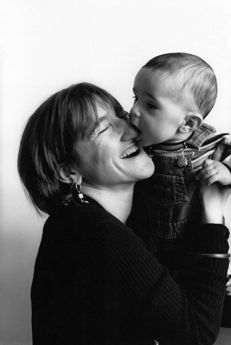 Beeban Kidron and Noah. 1995. | Oscar en Fotos